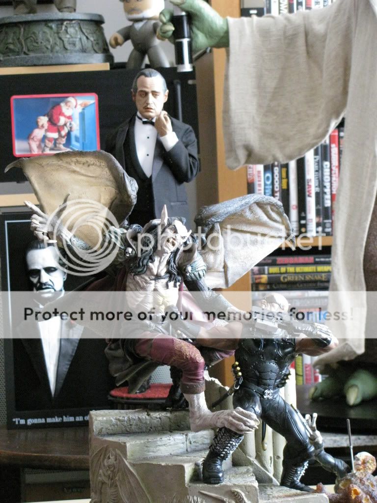 Blade vs. Dracula diorama: The Daywalker takes on the Lord of the ...