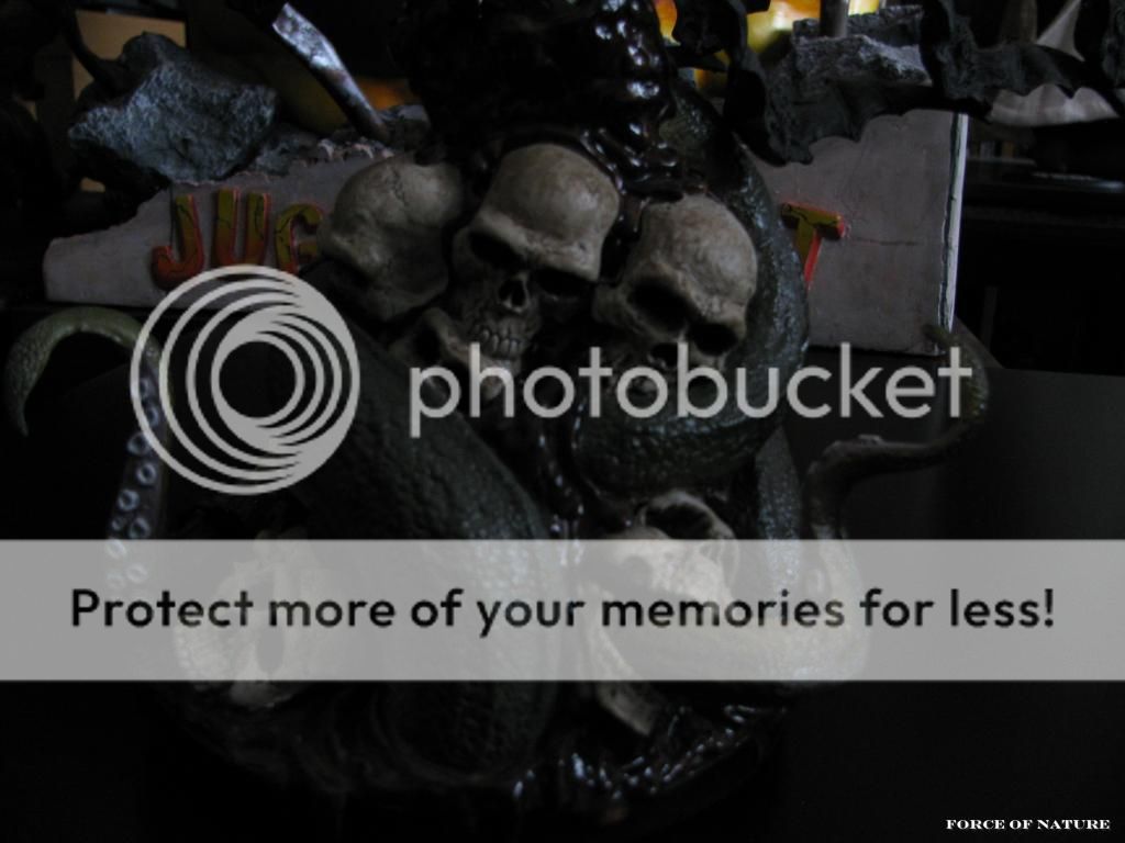 A Vampire's Story: The Vampirella Comiquette - Statue Forum