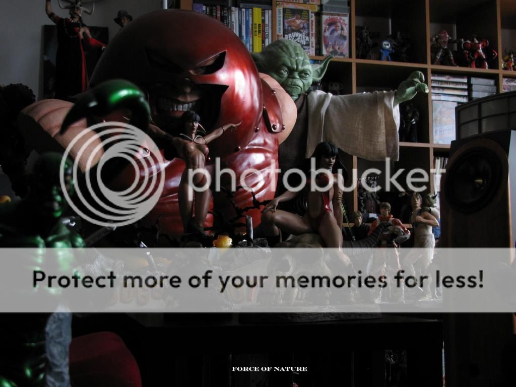 A Vampire's Story: The Vampirella Comiquette - Statue Forum